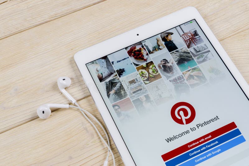 Pinterest Application Icon on Apple IPhone 8 Smartphone Screen Close-up ... Pinterest Application Icon on Apple IPhone 8 Smartphone Screen Close-up ...