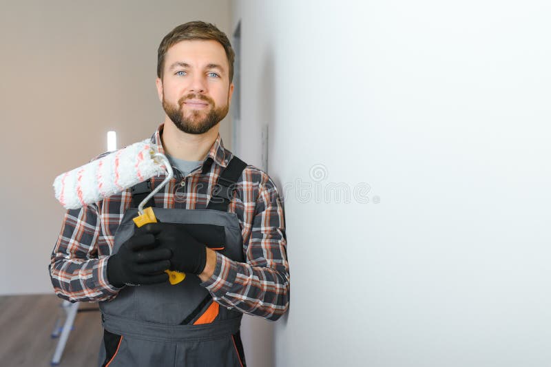 Pintor Pintando a Parede Com Rolo De Tinta Foto de Stock - Imagem de ...
