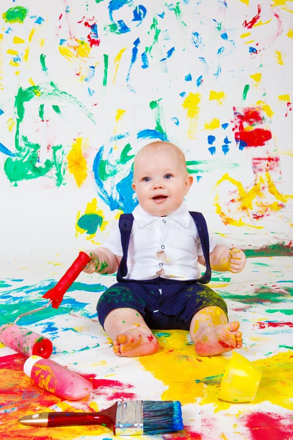 Bebés Que Juegan Con Las Pinturas Foto de archivo - Imagen de lindo ...
