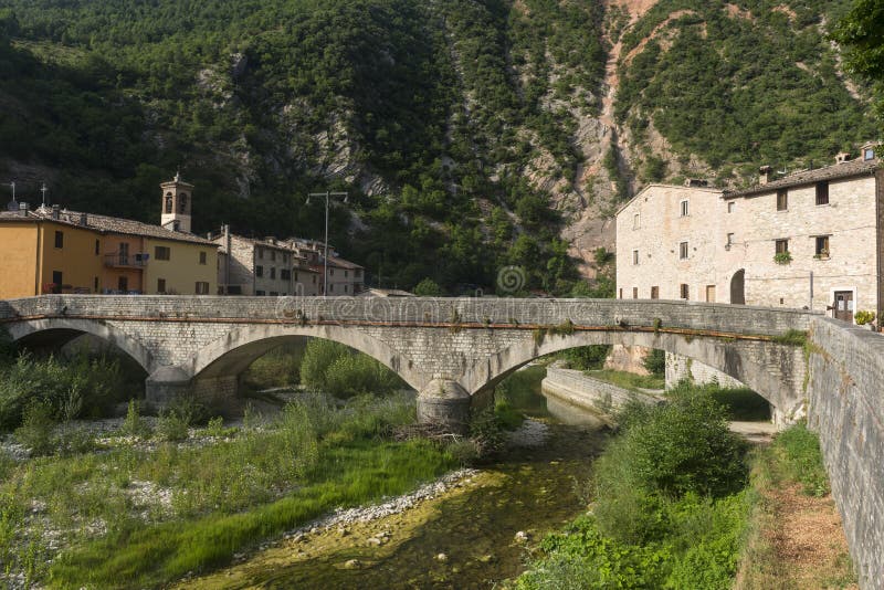 Piobbico (Marches), Village Historique Photo stock - Image du urbain ...