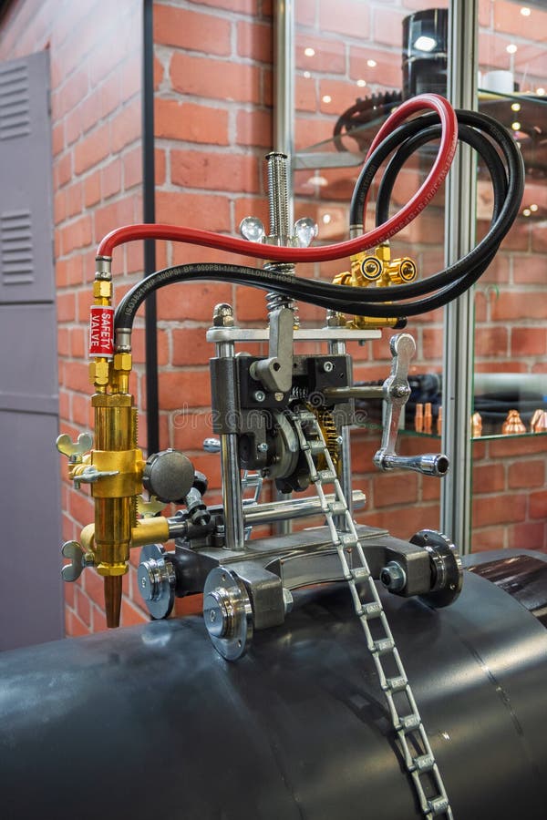 Pipe Cutting Machine Tool with Chain and Torch for Industrial ...