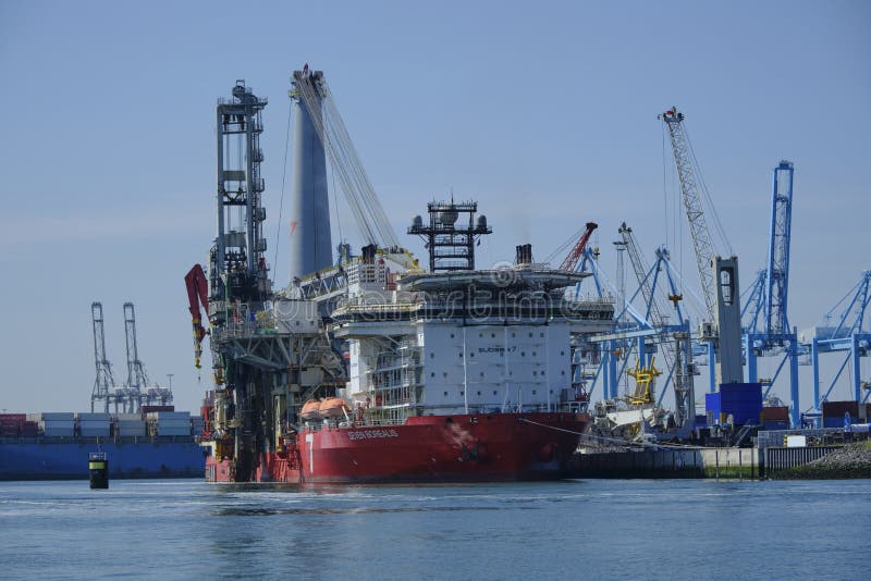 PIPE LAYER PLATFORM Seven Borealis - Work at Sea in the Construction of ...