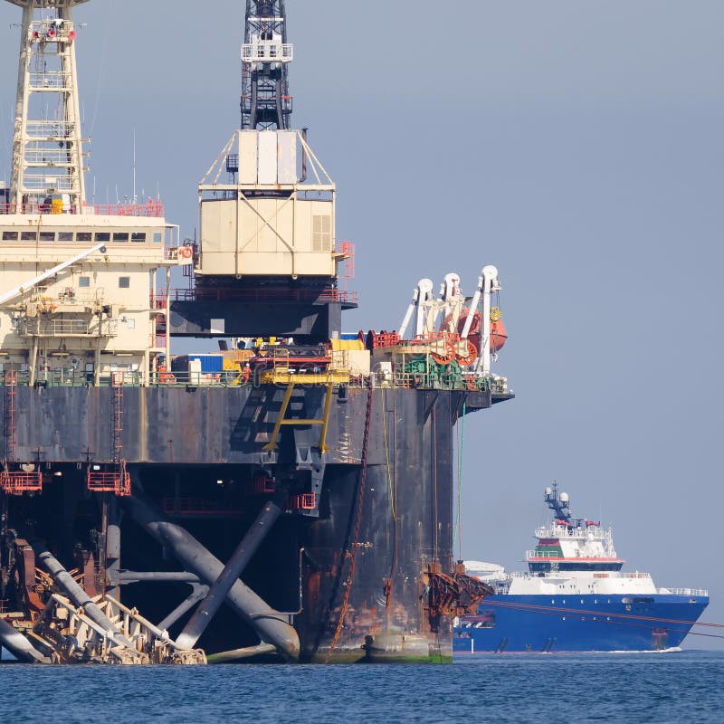 Pipe layer platform editorial photo. Image of station - 229404911