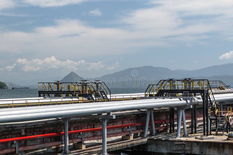 The Pipeline on Oil-loading Pier Stock Photo - Image of loading, pipe ...
