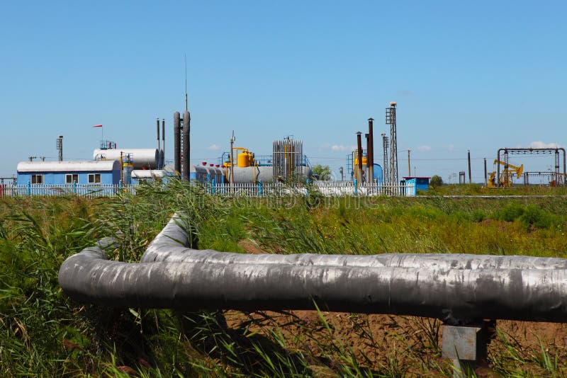 Pipeline and storage tanks stock photo. Image of supply - 23958632