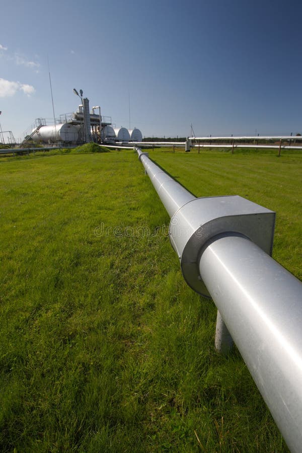 Pipeline and storage tanks stock photo. Image of electricity - 6565854