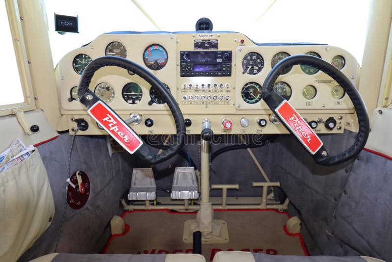 453 Vintage Airplane Instrument Panel Stock Photos - Free & Royalty ...