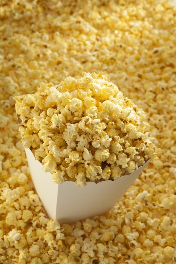 Pipoca imagem de stock. Imagem de pronto, saco, lanche - 23891217
