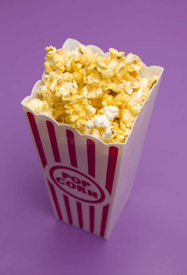 Pipoca roxa foto de stock. Imagem de fundo, flores, pétalas - 77777652