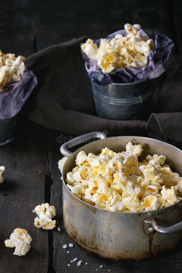 Pipoca salgada preparada foto de stock. Imagem de fundo - 74009720