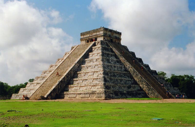 Pirámide Poderosa De Kukulkan Imagen de archivo - Imagen de yucatan ...