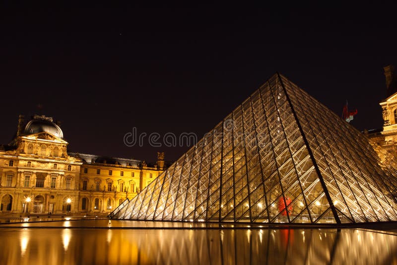 Piramide della feritoia fotografia editoriale. Immagine di francia ...