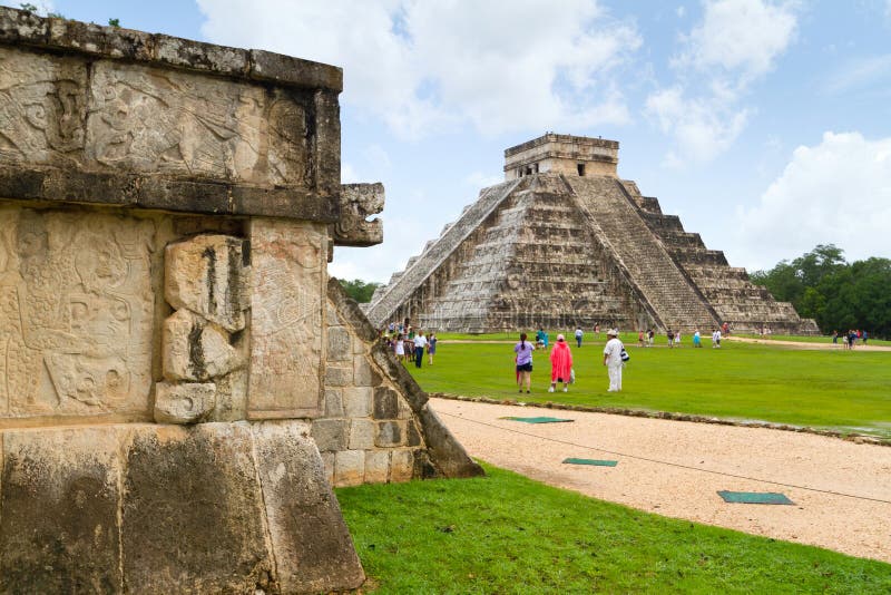 Piramide Di Kukulkan in Chichen Itza Fotografia Editoriale - Immagine ...