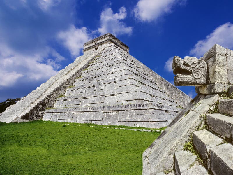 Piramide Mayan A Chichen-Itza, Messico Fotografia Stock - Immagine di ...