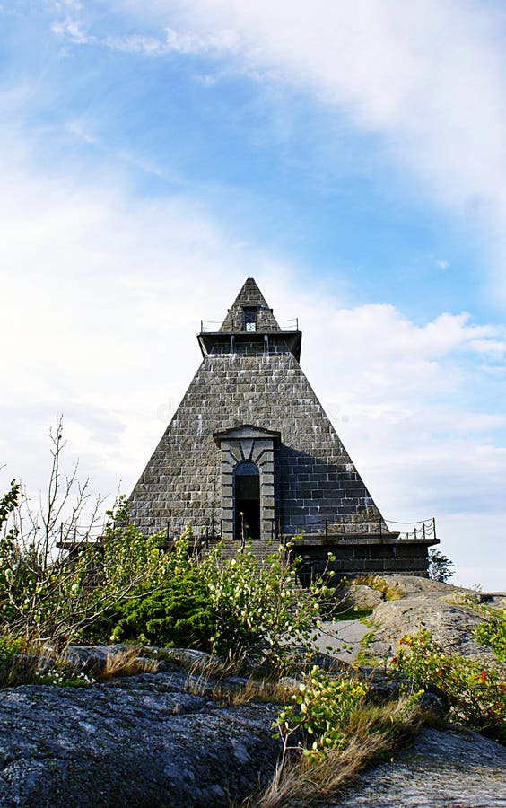 Piramide ? Stavern - Minnehallen Стоковое Изображение - изображение ...