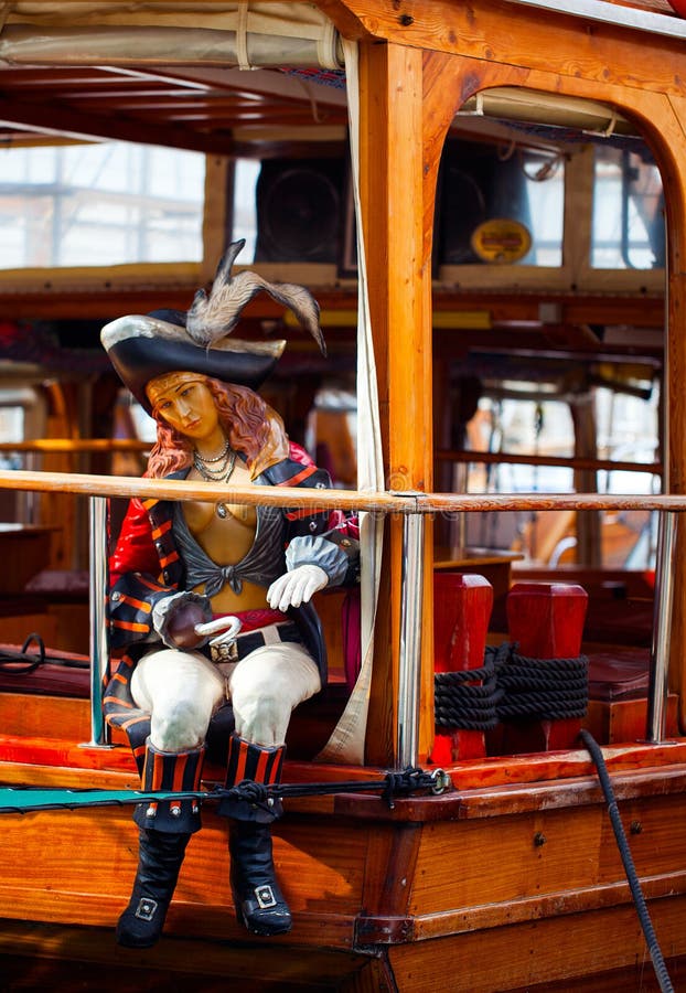 142 Ship Bow Statue Photos - Free & Royalty-Free Stock Photos from ...