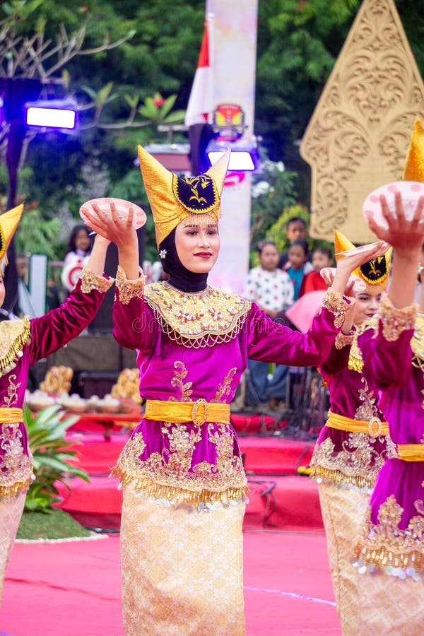 Piring Dance (plate Dance) from West Sumatra. this Dance Depicts ...