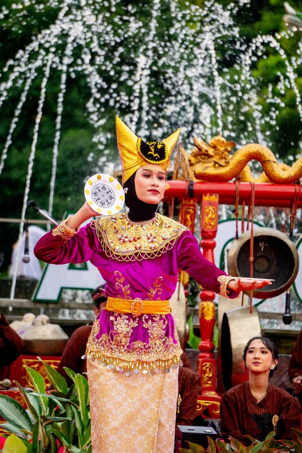 Piring Dance (plate Dance) from West Sumatra. this Dance Depicts ...