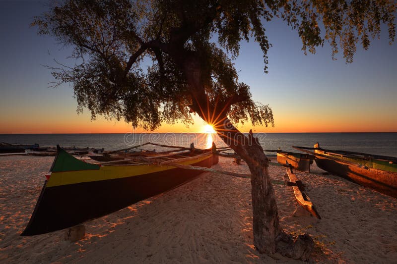 Piroga Tradizionale Di Pesca, Madagascar Fotografia Stock - Immagine di ...