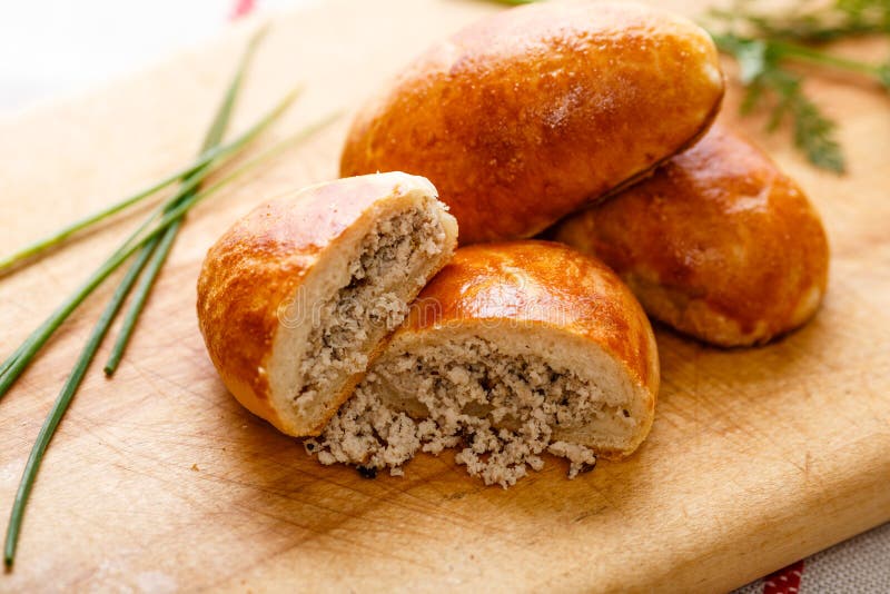 Pirozhki ruso imagen de archivo. Imagen de samosa, empanada - 59252015