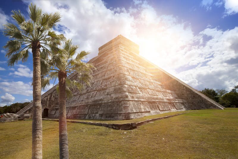Pirámide Famosa De El Castillo El Templo De Kukulkan, Pirámide ... Pirámide Famosa De El Castillo El Templo De Kukulkan, Pirámide ...