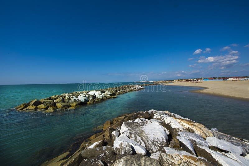 Pisa beach_Tuscany, Italia imagen de archivo. Imagen de toscano - 87466381