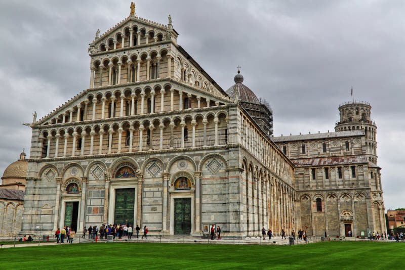 Pisa Leaning Tower editorial photo. Image of inclined - 123660366