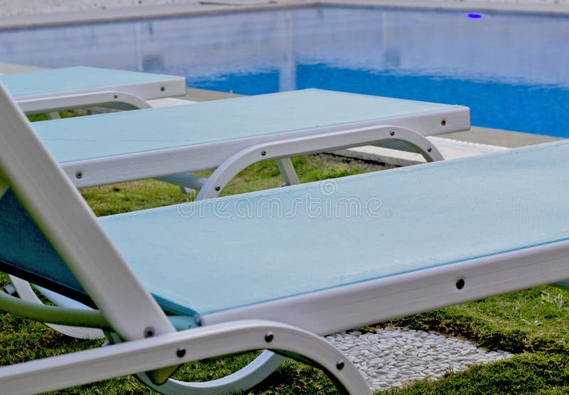 Piscina Azul En Un Complejo Foto de archivo - Imagen de verano ...