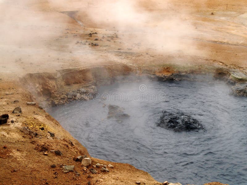 Piscina De Ebullición Del Fango Foto de archivo - Imagen de peligro ...