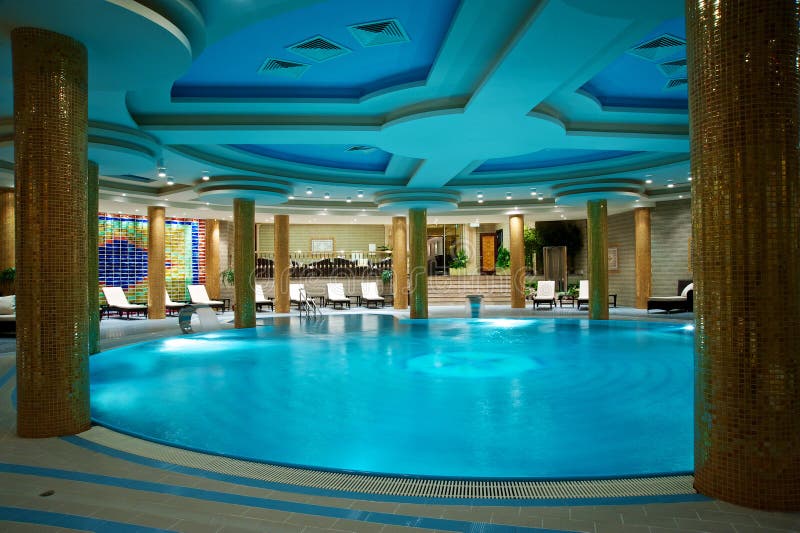 Piscina De Lujo Del Balneario Del Jacuzzi Imagen de archivo - Imagen de ...