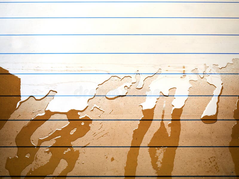 Piso Mojado Fotos De Stock - Descarga 6,391 Fotos Libres de Derechos