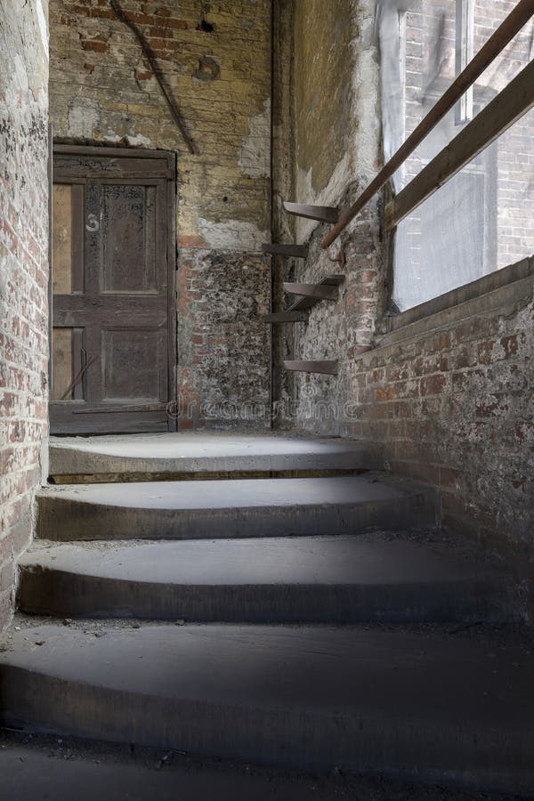 Pisos Rotos En Edificios Abandonados Foto de archivo - Imagen de urbano ...