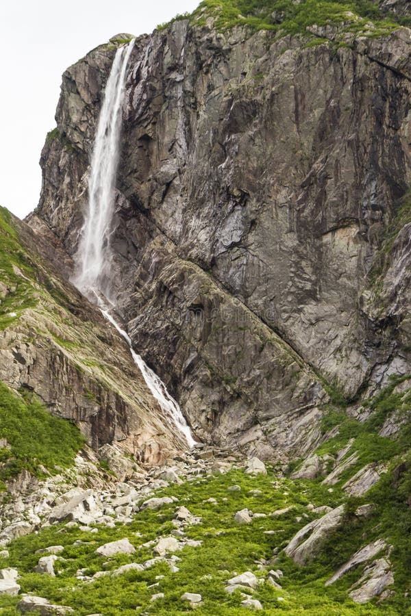 Chutes de Mare photo stock. Image du réflexions, grand - 33656548