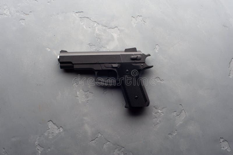 Pistola moderna negra imagen de archivo. Imagen de brazo - 198237301