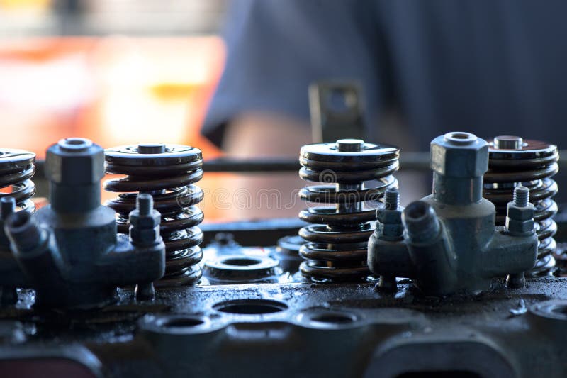 Piston Poussant Des Ressorts Photo stock - Image du métal, machines ...