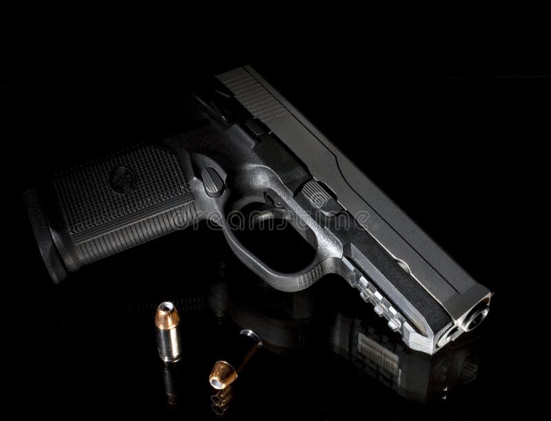 Pistool stock foto. Image of pistool, kanon, gebogen, kogel - 226572