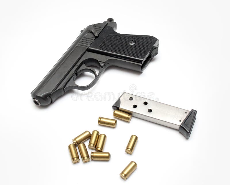 9mm pistool met kogels stock afbeelding. Image of wapens - 7313575