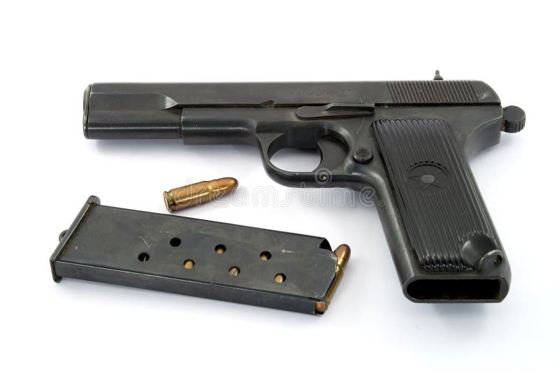 9mm pistool met kogels stock afbeelding. Image of wapens - 7313575
