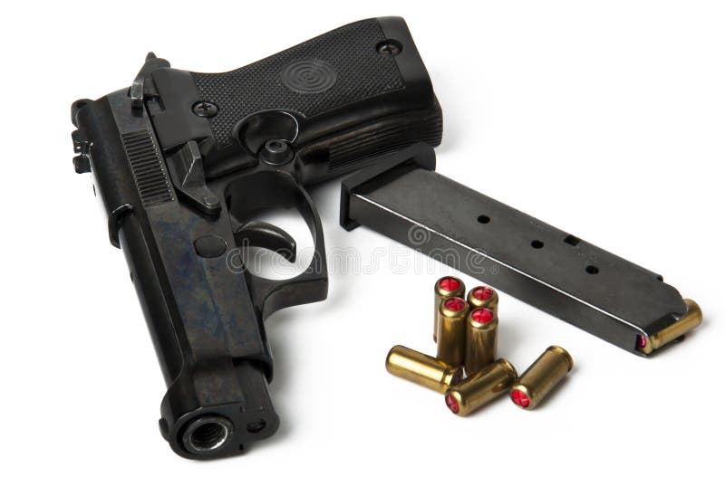 9mm pistool met kogels stock afbeelding. Image of wapens - 7313575