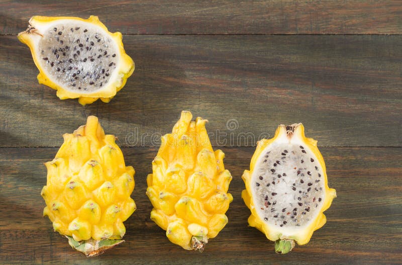Pitaya Ou Fruit Du Dragon Jaune - Megalanthus De Selenicereus Photo ...