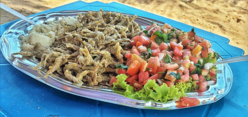 Pititinga Fish En La Playa Tropical Foto de archivo - Imagen de ...