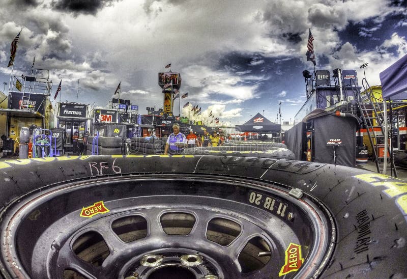 The Pits editorial photography. Image of sport, daytime - 44819442