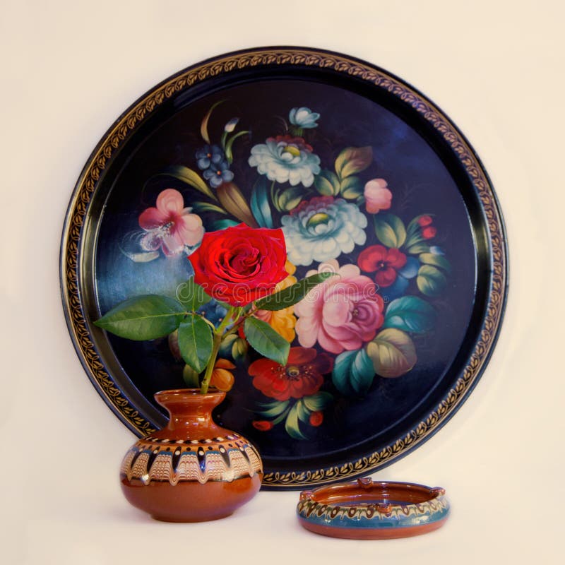 Pittura di Zhostovo immagine stock. Immagine di metallo - 30601855