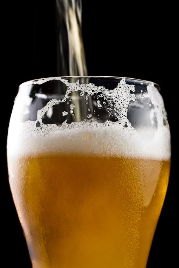 Piwo obraz stock. Obraz złożonej z pint, kolor, odbicie - 25512627