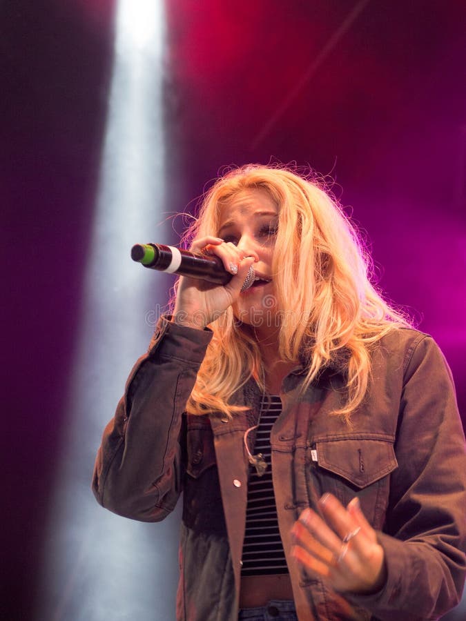 Pixie Lott editorial image. Image of pixie, lights, blackpool - 44193410