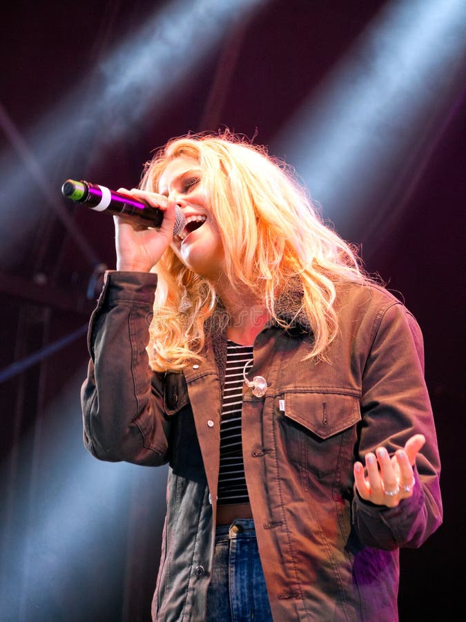 Pixie Lott editorial image. Image of event, guitarist - 44193395