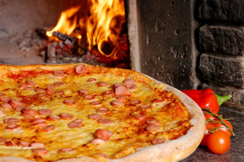 Pizza americana foto de archivo. Imagen de comedor, cocina - 37457886