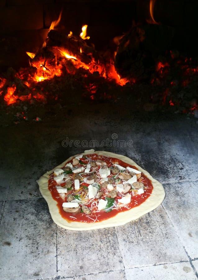 Pizza in Brick Oven (Horno) Stock Photo - Image of embers, horno: 54723782
