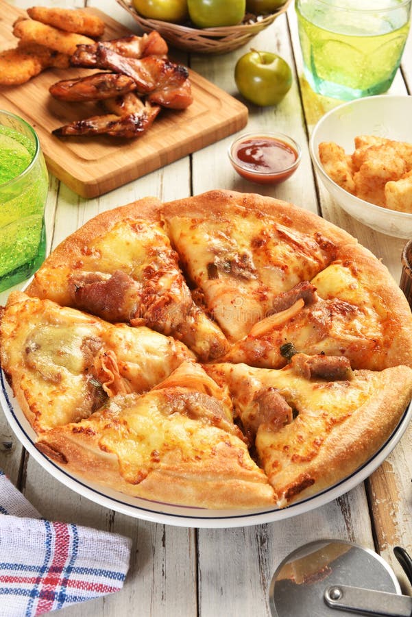 Pizza Coreana Del Cerdo Del Kimchi Foto de archivo - Imagen de pizza ...