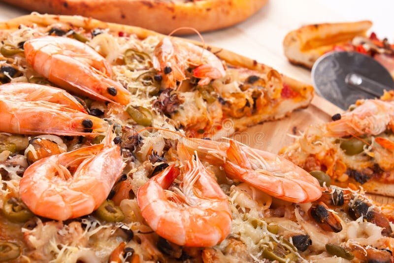 Pizza de los mariscos foto de archivo. Imagen de queso - 8275154